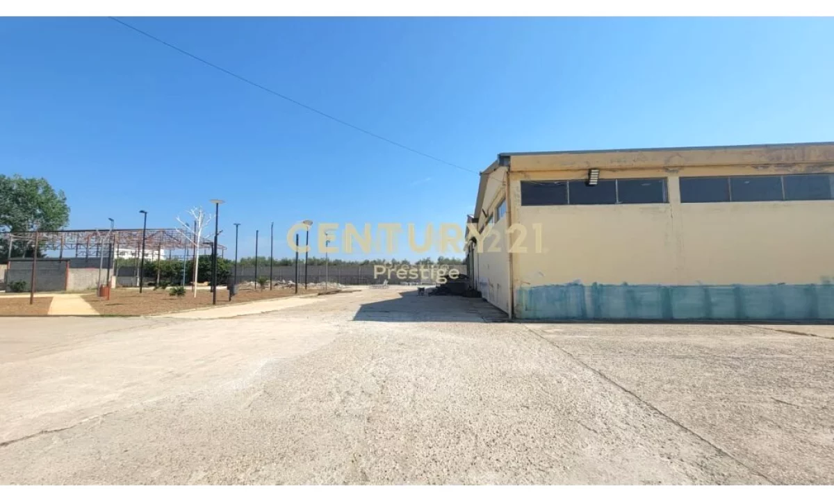 Godine komerciale dhe toke ne shitje, e vendosur ne vlore! - Vlore