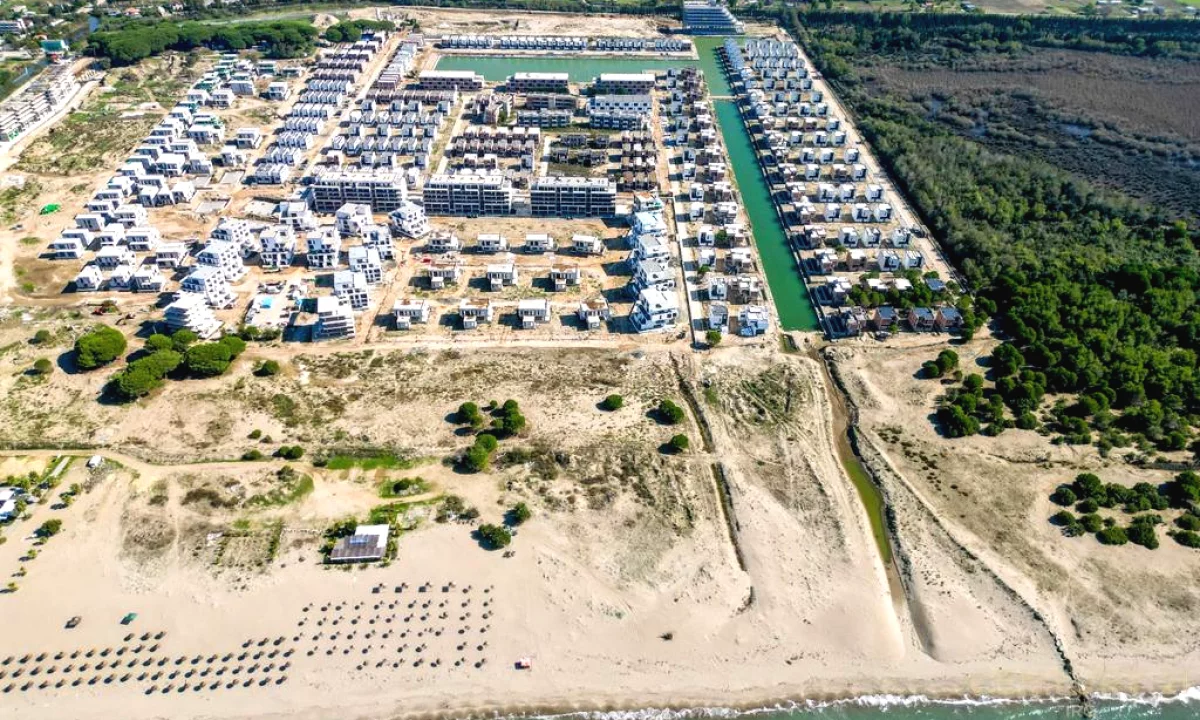 Luxury villas for sale in durres 2+1, emty - Durres